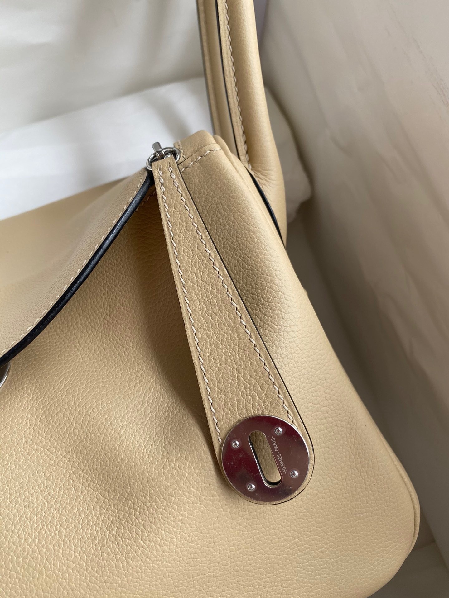 Replica Hermes Lindy 26 Handmade Bag In Trench Clemence Leather